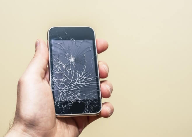 Cómo reparar la pantalla rota de un iPhone o iPad [Humor]